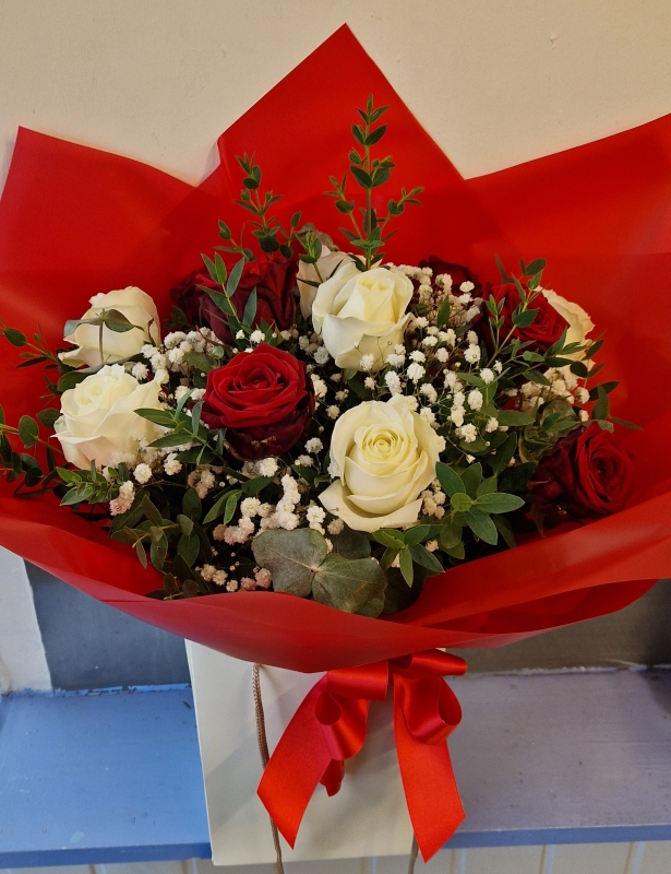 Red & White Rose Bouquet – buy online or call 01283 704804
